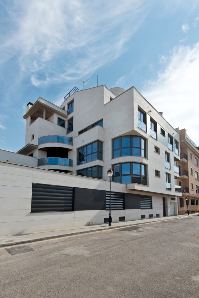 Facade in aged limestone - Arista Piedras